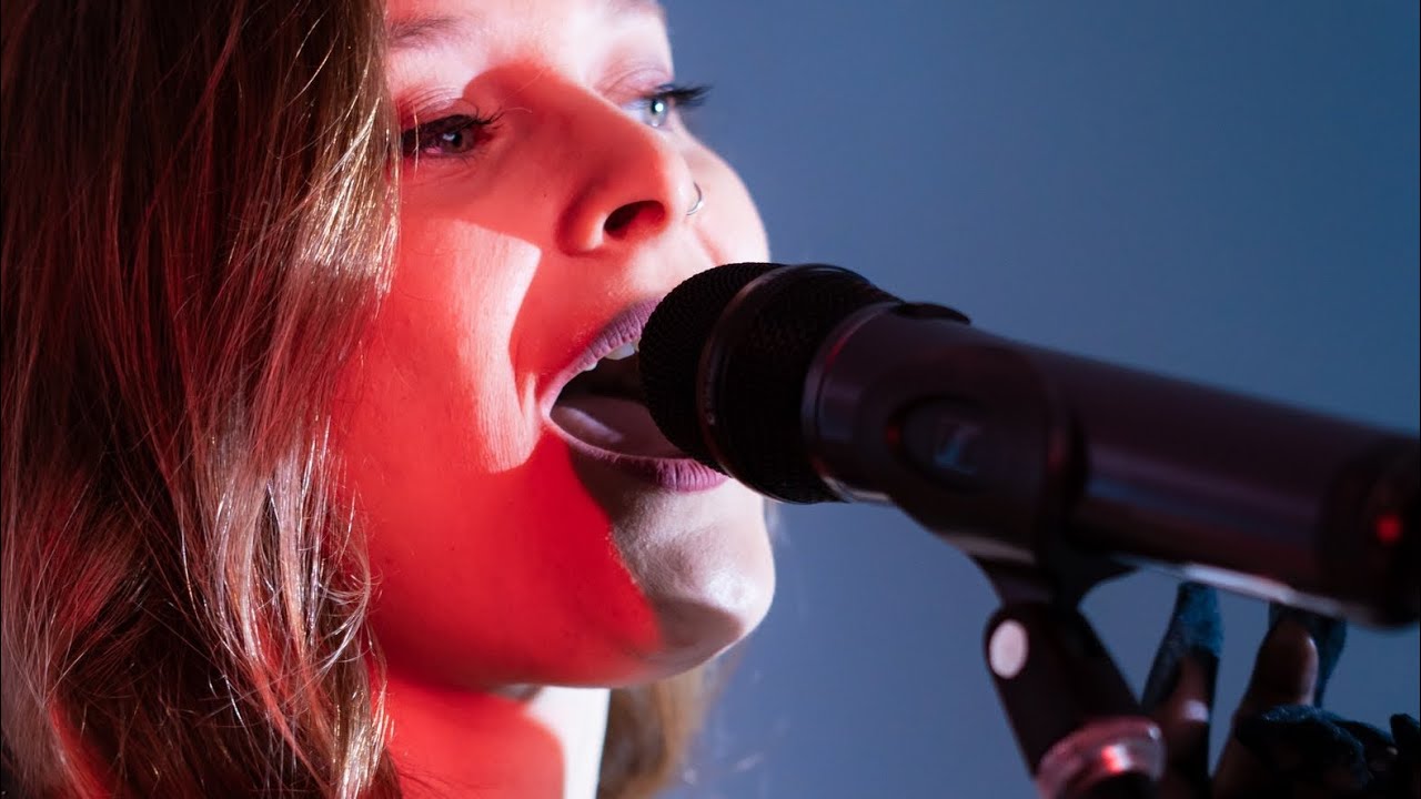 French singer in Dubai - YouTube