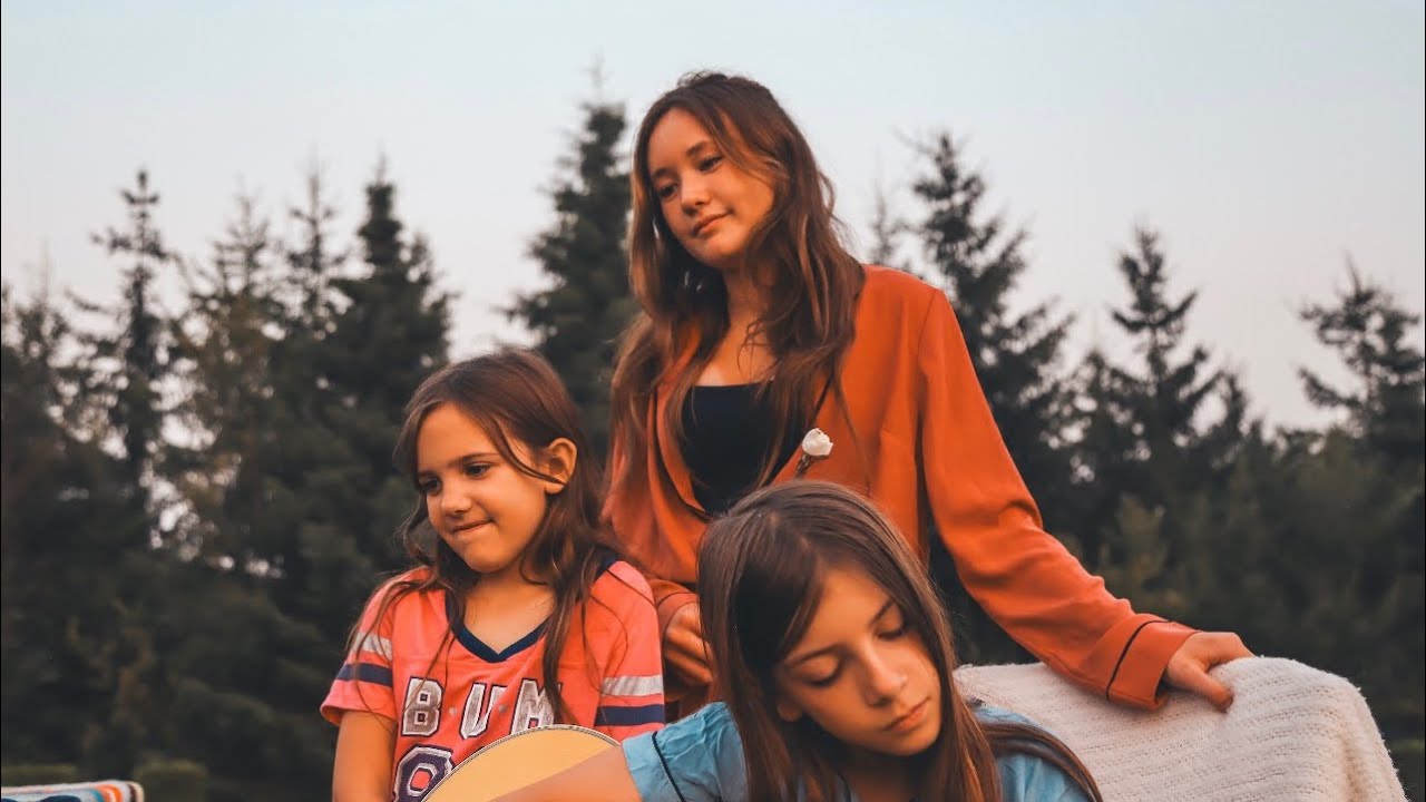 Summer memories - Martin Sisters | Vidéoclip officiel - YouTube