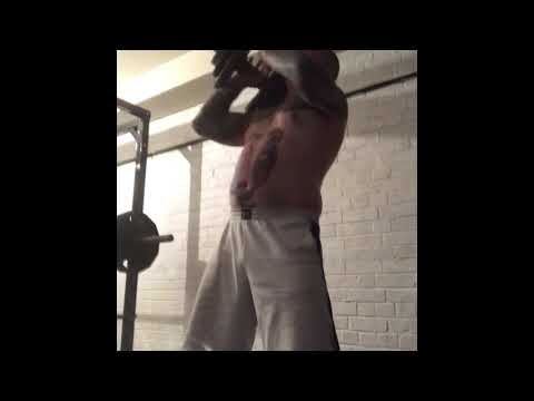 45kg one arm dumbbell press left and right side Adam Vessey - YouTube