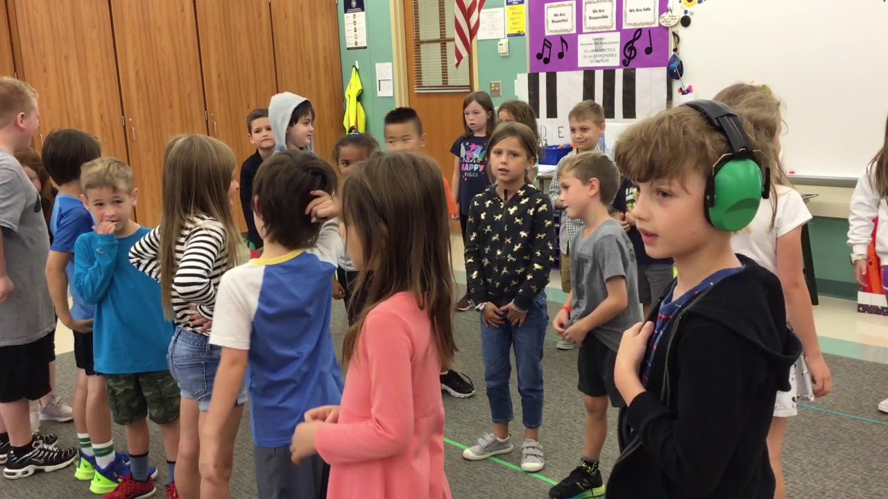 Dingle Dangle Scarecrow - YouTube