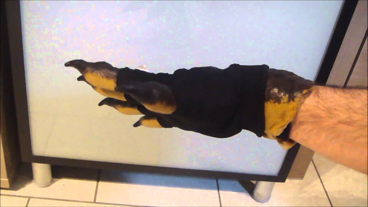 predator costume hand - YouTube