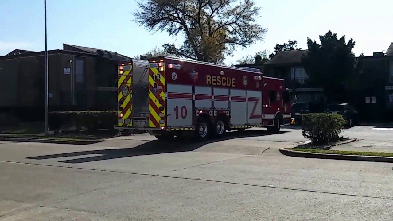 Houston Fire Department: Rescue 10 Leaving Apartment Fire Scene To Go ...