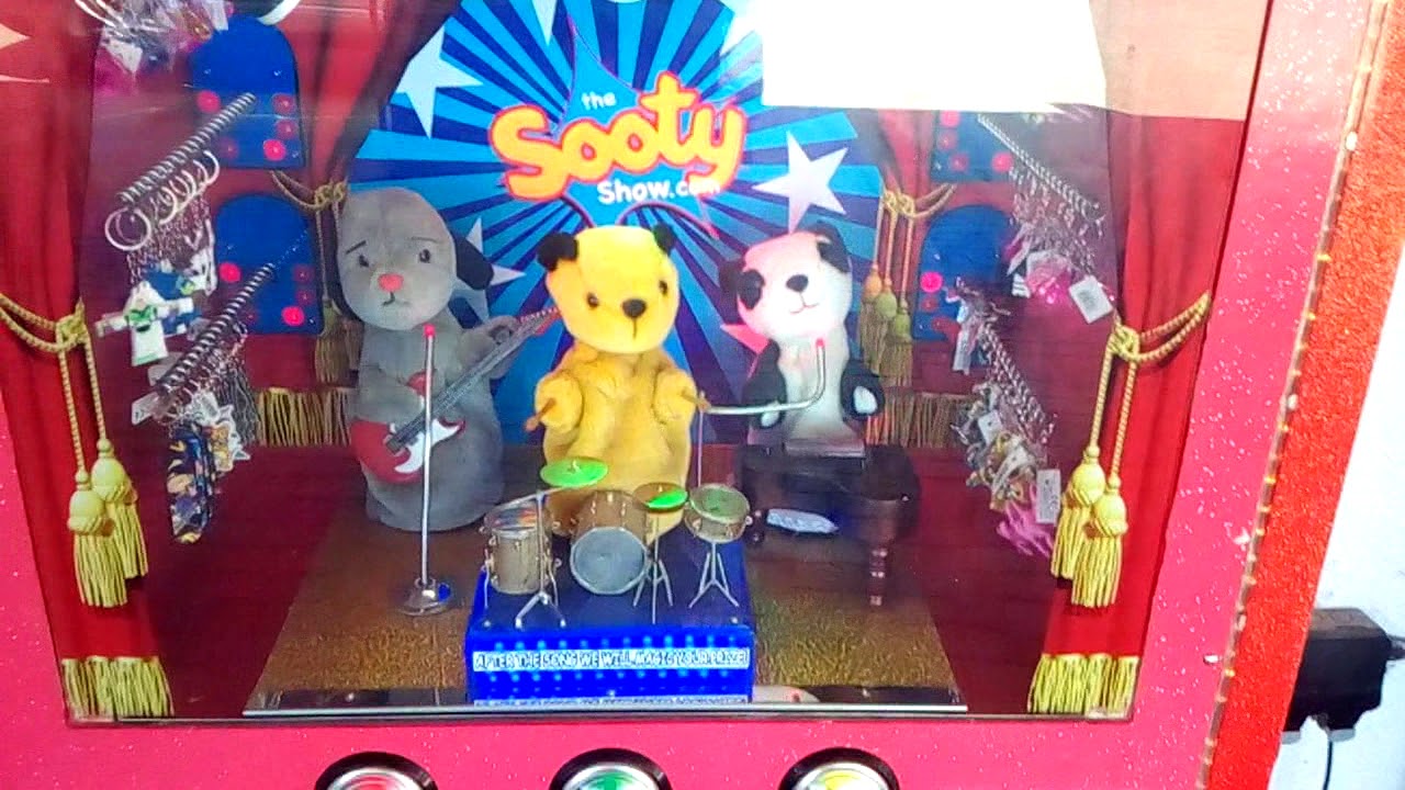 Sooty and sweep show arcade prize - YouTube