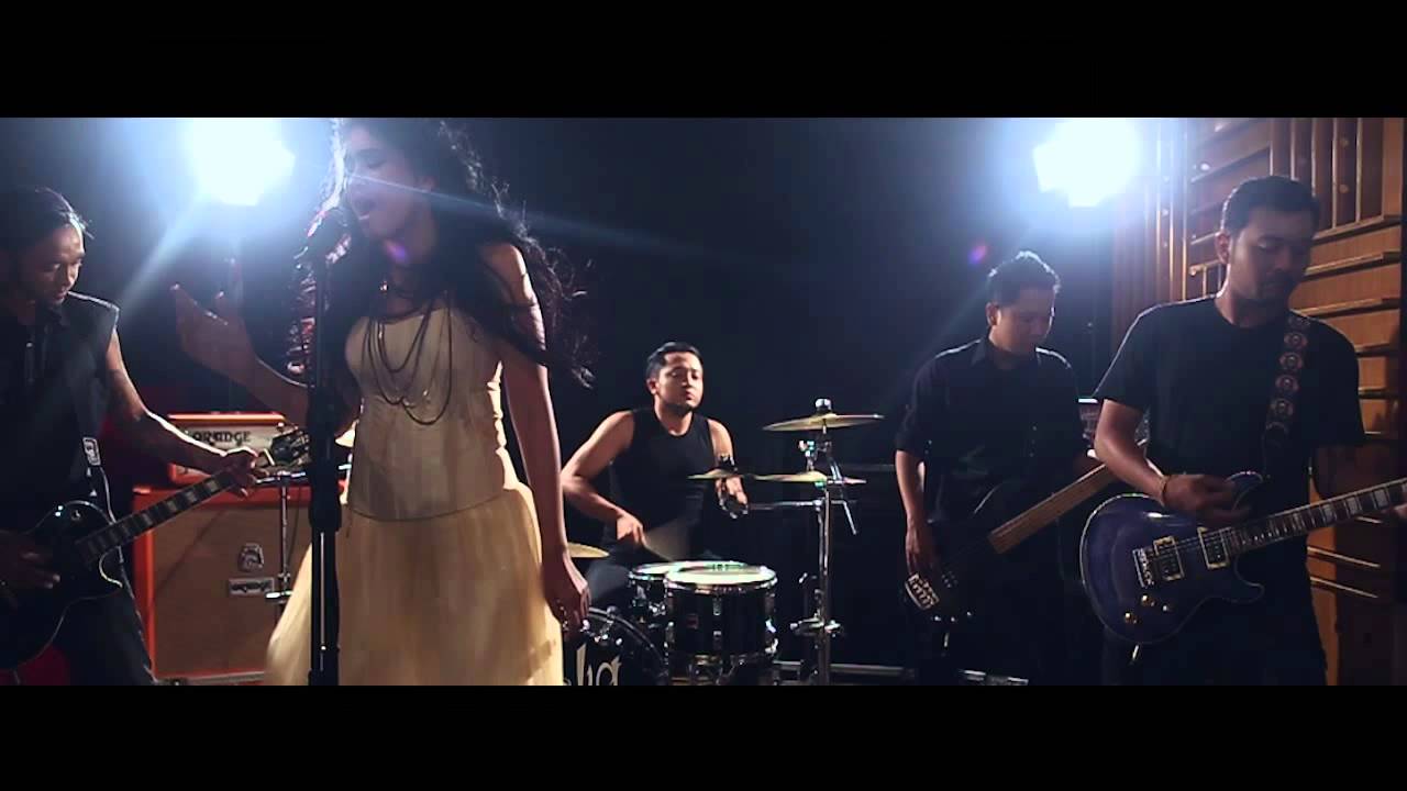 Lucka-Ketika-Official Video - YouTube