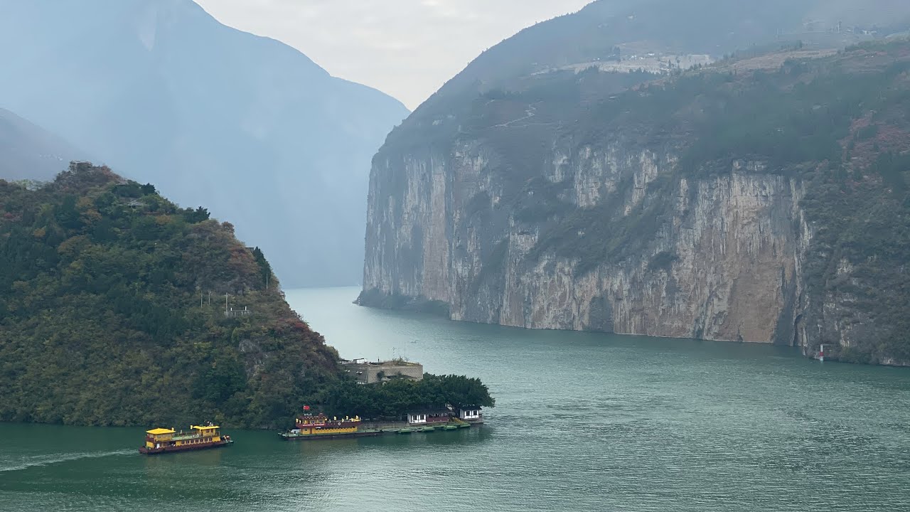 The Three Gorges on the Yangtze River - YouTube