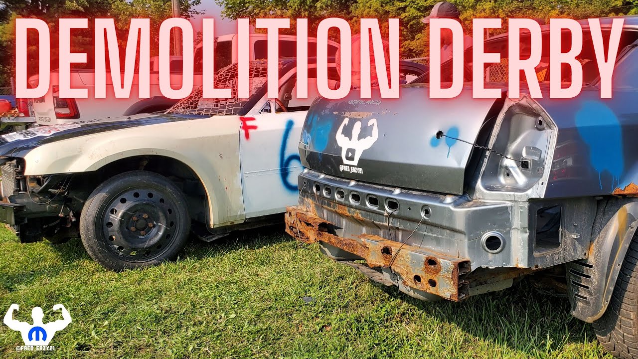 Demolition Derby in a Chrysler 300 - Mopars of Barrie at the Oro World's Fair - YouTube