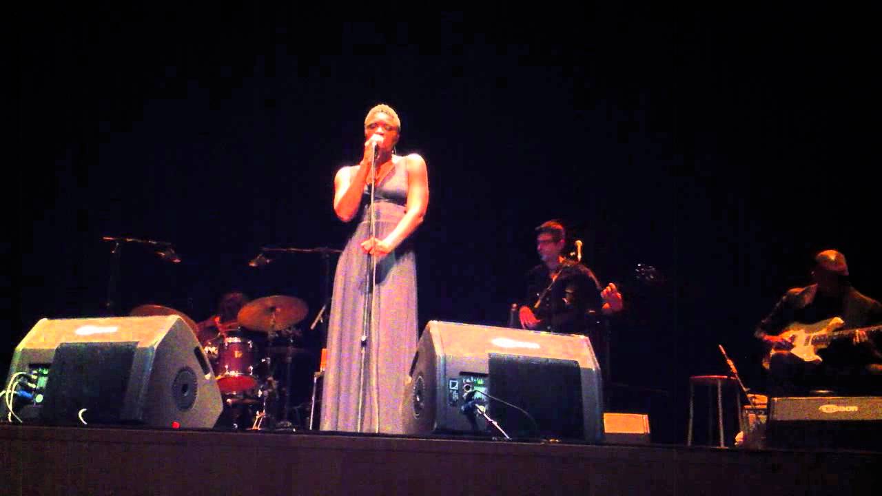 LIZZ WRIGHT - Old man Concert in MALAGA 2011 - YouTube