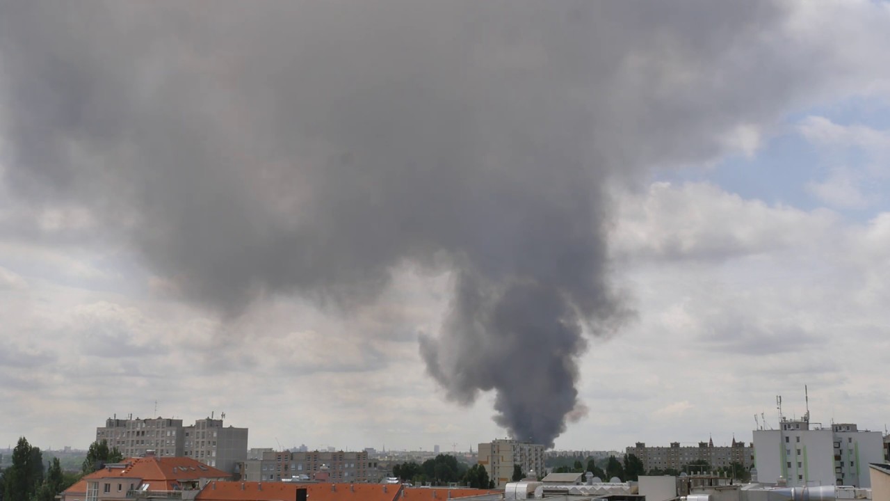 FX reference: Distant smoke over Budapest (4K) - YouTube