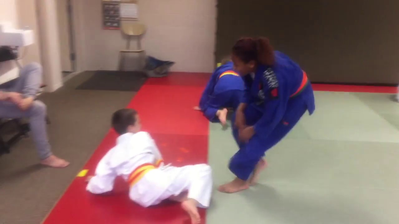KIDS JUDO PRACTICE AT JUDO CLUB - YouTube