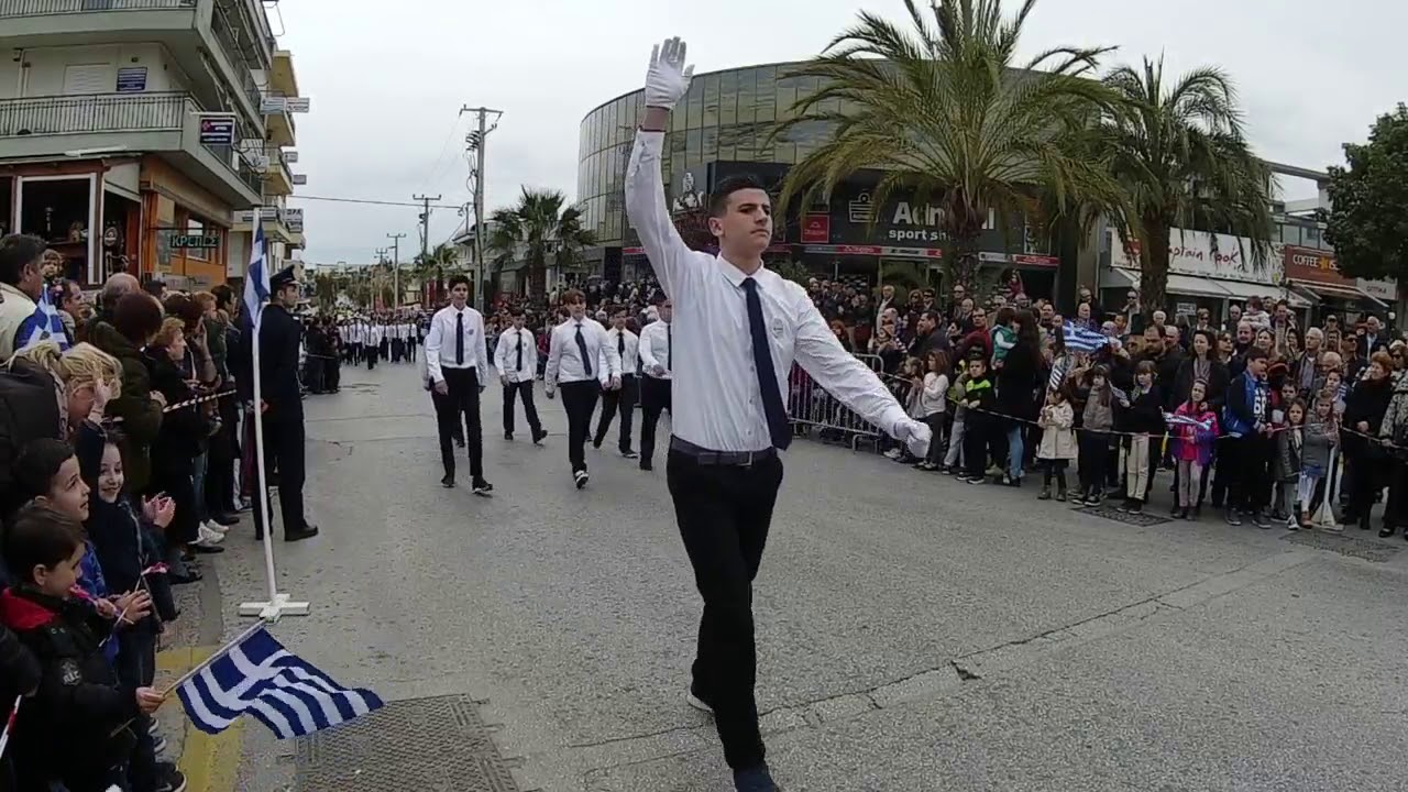 Παρέλαση για την επέτειο της 25ης Μαρτίου στη Ραφήνα - YouTube