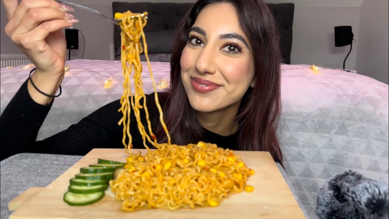 ASMR SPICY Korean Noodles Mukbang (eating/crunchy sounds) - YouTube