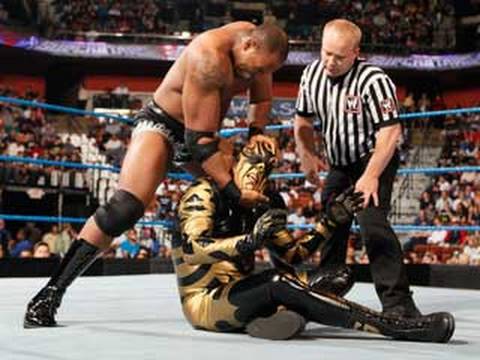 WWE Superstars: Goldust vs. Shad Gaspard