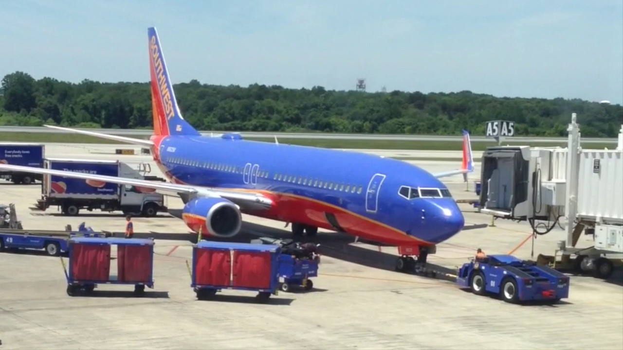 Southwest Airlines boeing 737 towing at BWI airport - YouTube