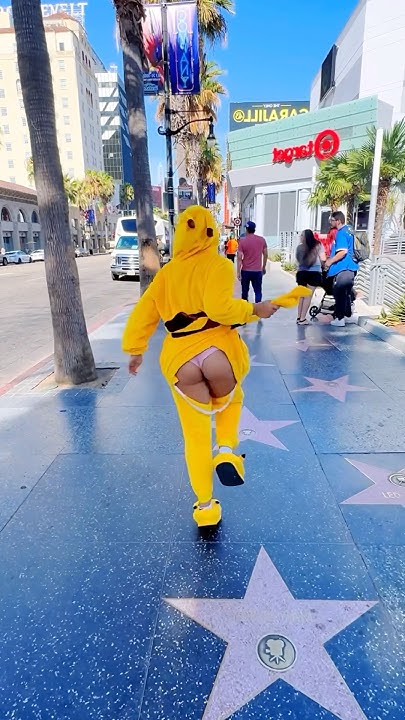 CAN ANYONE HELP ME ZIP UP?😍LA ELVÍRA #shorts #trending - YouTube