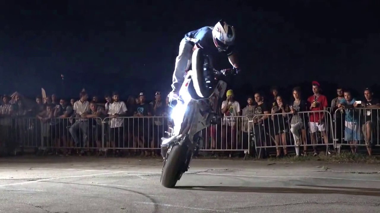 Crazy girl does motorcycle stunts on St. Louis streets 2015 - YouTube