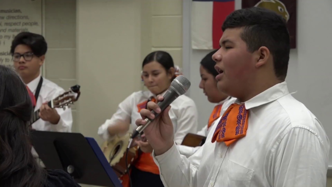 Passionate teacher shares love of mariachi music with students - YouTube