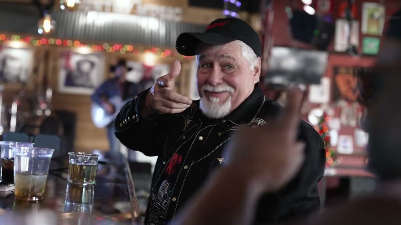 Tony Nichols - I Got Drunk And Slapped Me A Midget Chords - Chordify