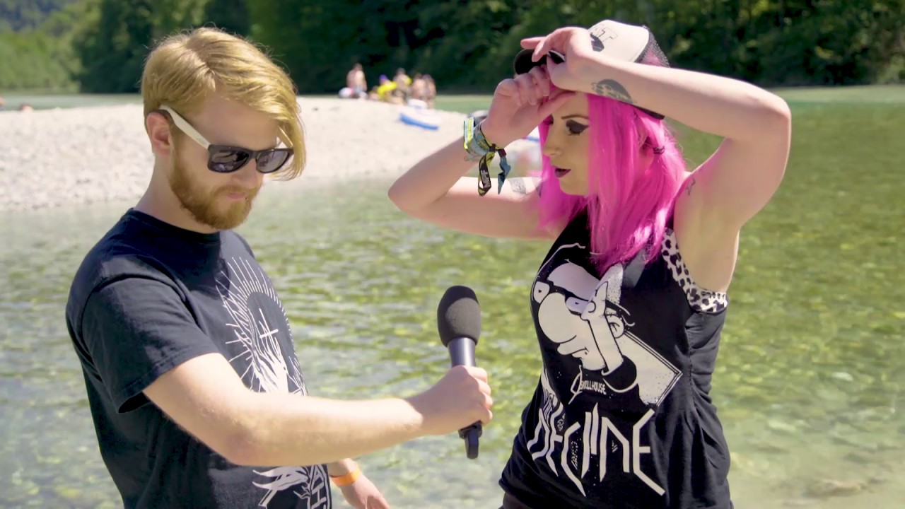 The Punk Rock Holiday beach. It's so good - YouTube