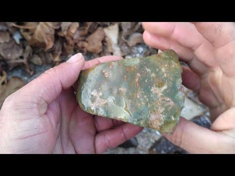 The discovery of beautiful and precious stones of the Raf and Agate ...