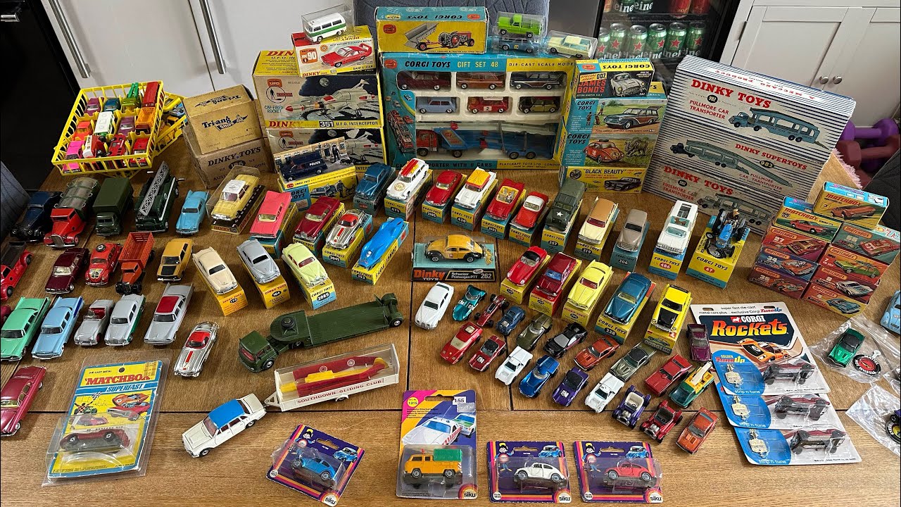LUCKY FIND Vintage Toy Collection - Corgi, Dinky, Matchbox, Hot Wheels ...