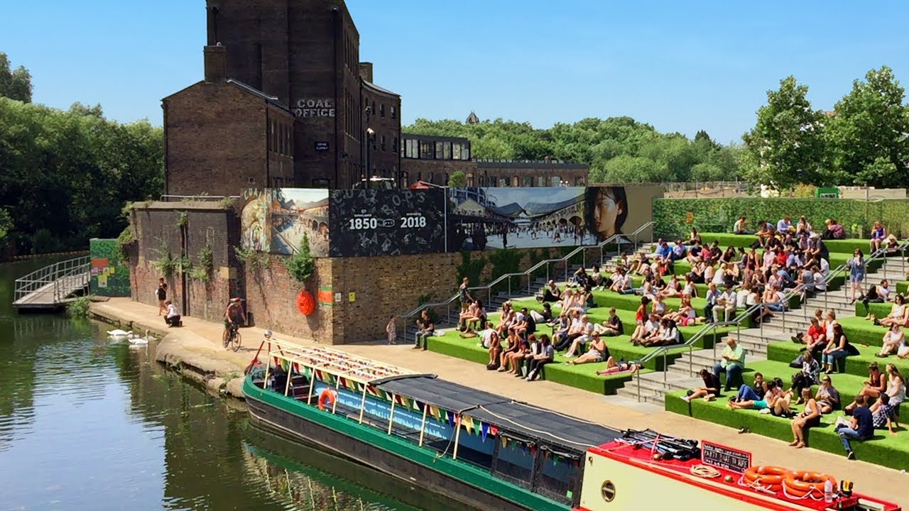 LONDON WALK | Regent's Canal at Granary Square from Battle Bridge Place ...
