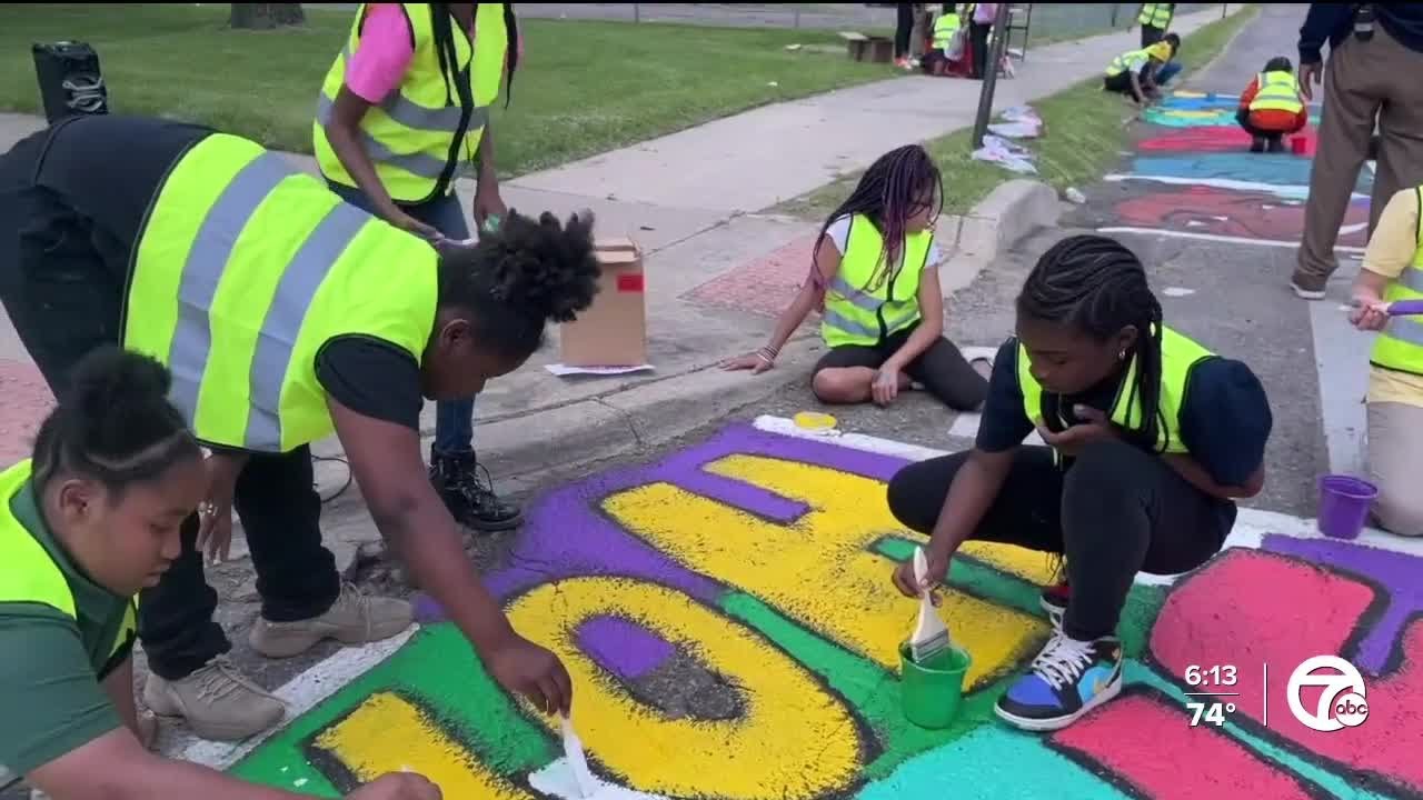 Detroit students, community members, artists begin mural for Joe Louis ...
