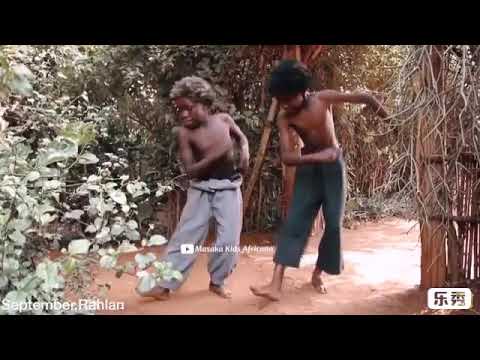 Bocah Afrika goyang Pamer Bojo