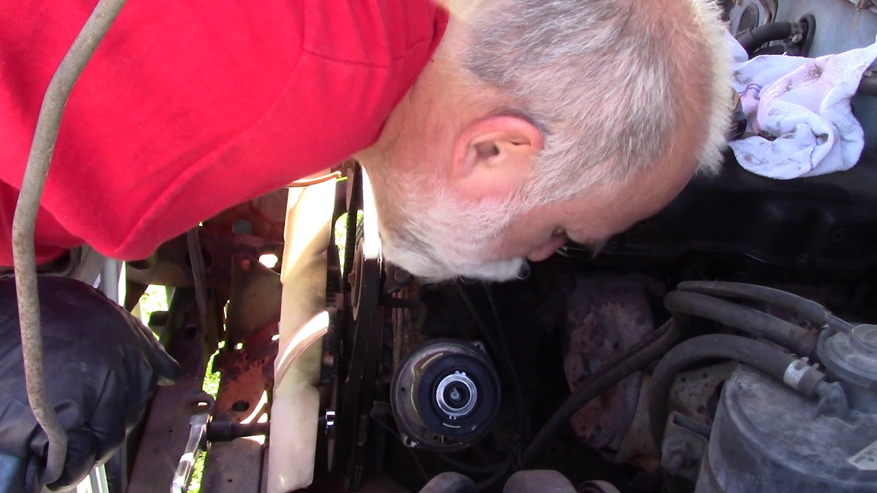 Engine rebuild/dismantling of a 1989 Nissan Z24i rubbing on distributor ...