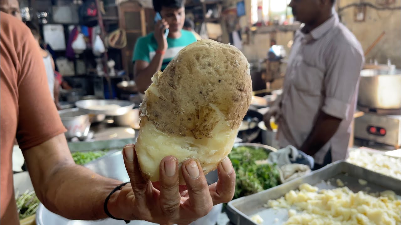 Shaadi Wala Samosa made from Jumbo Size Potato | Street Food - YouTube