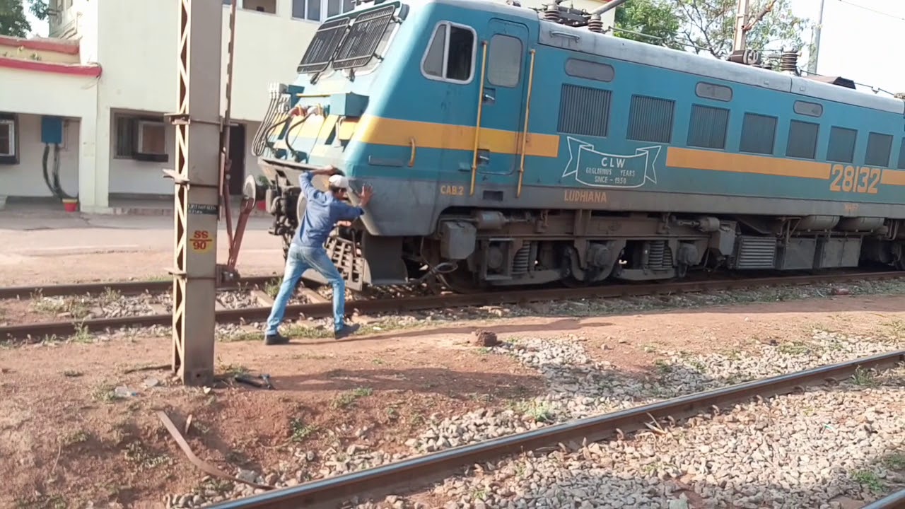 Jio re bahubali train song - YouTube