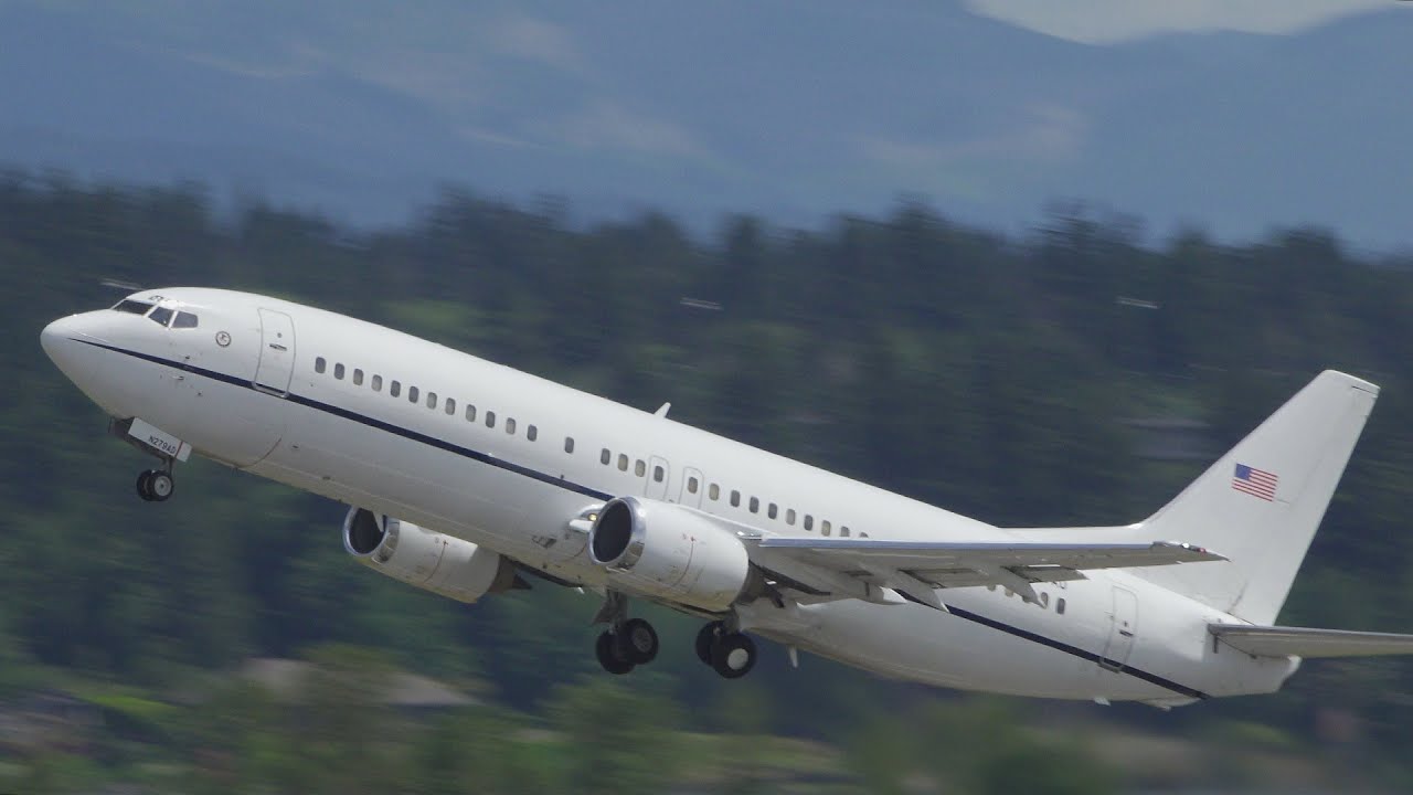 US MARSHALS SERVICE BOEING 737-400 [N279AD] takeoff from Portland ...