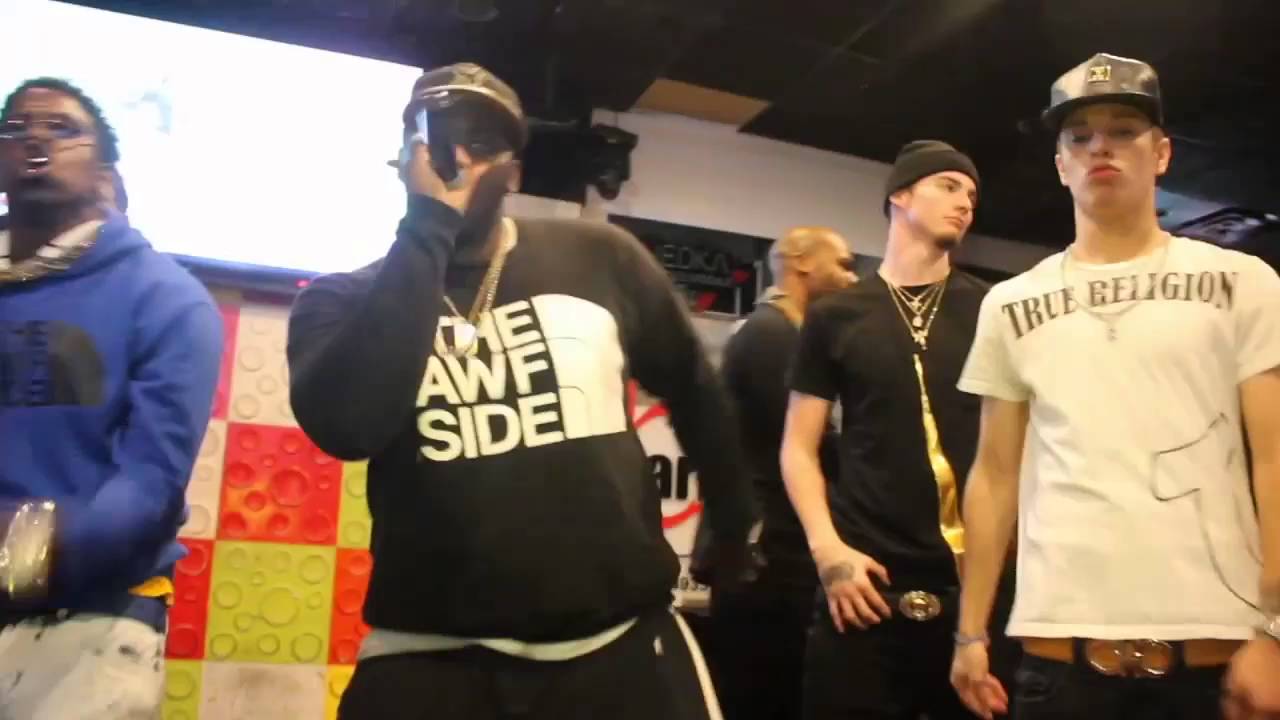 ILL Flow Ent Live Performance Hosted DJ Holiday - YouTube