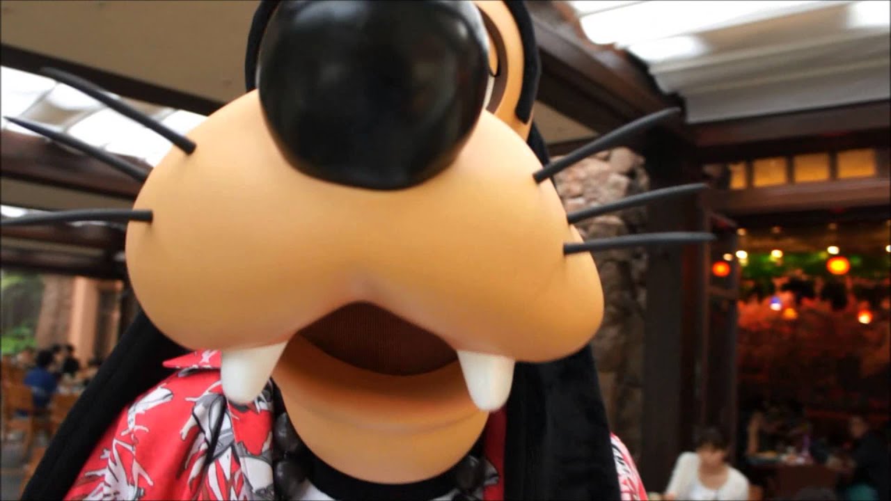 Goofy hug and kiss for you in Aulani :D - YouTube