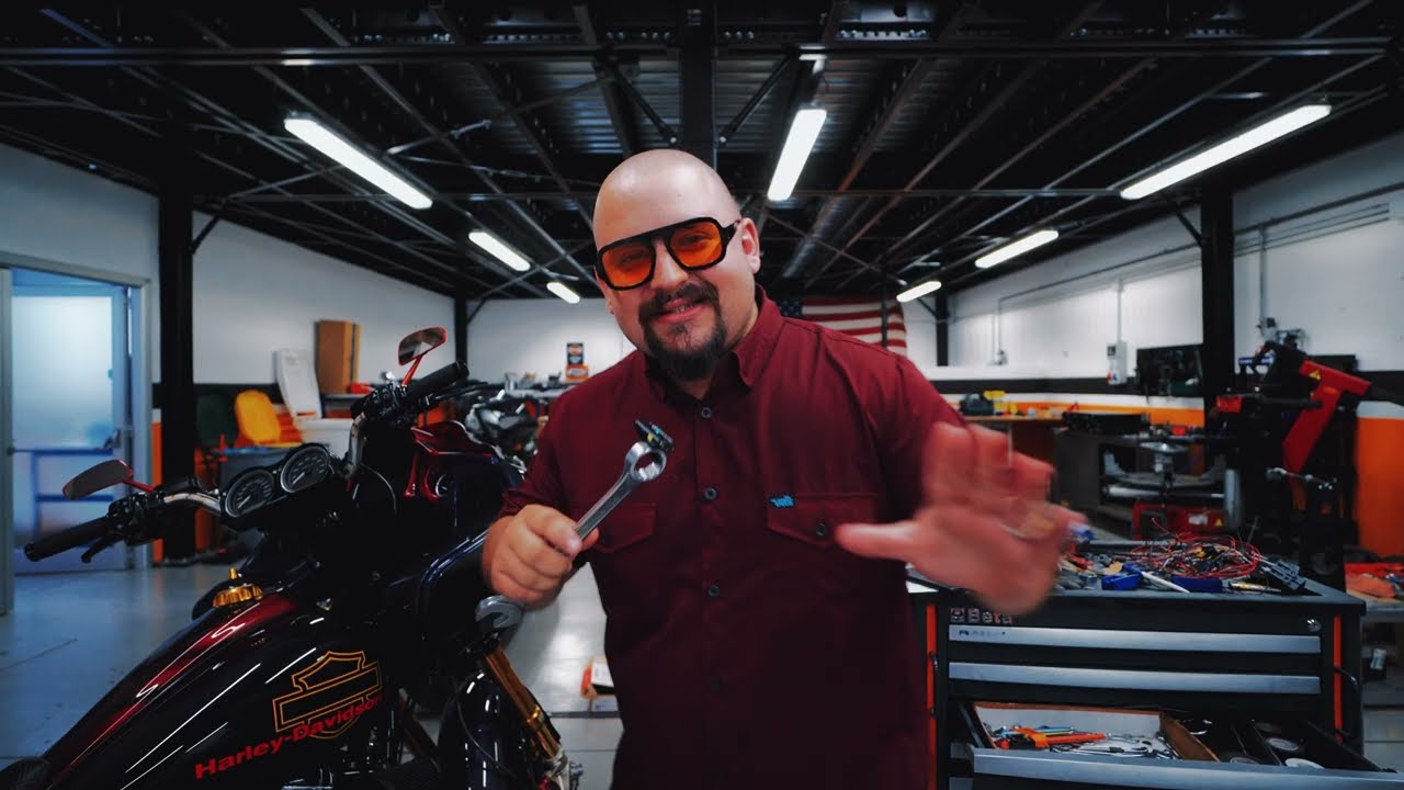Mai vista una Harley così! La Road Glide Red Bull è da Formula 1 🚀 (Ep ...