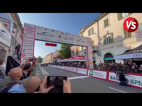 Tadej Pogacar vince la Tre Valli Varesine 2022 - YouTube