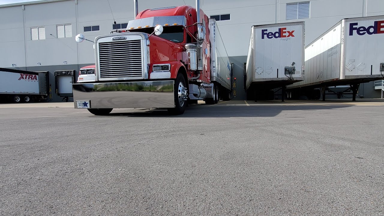 Taking a Fedex load with my Freightliner Classic XL. New camera angles ...