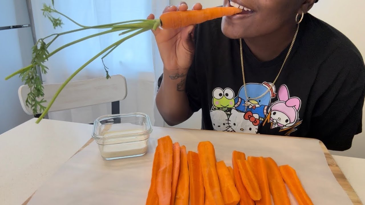ASMR EATING SOUNDS: CRUNCHY CARROTS(NO TALKING) - YouTube