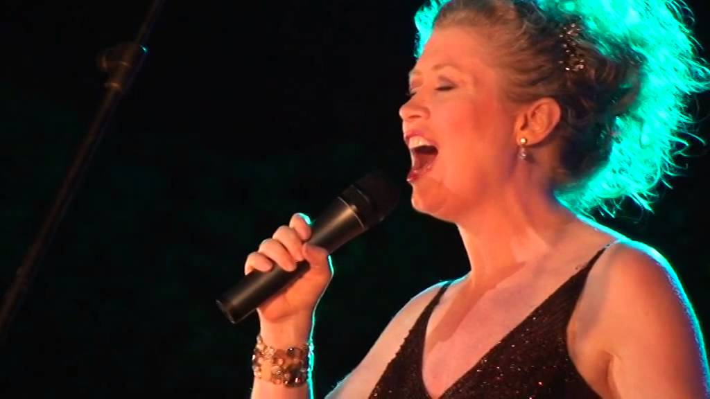 Leslie Martin-Nightingale singing theme song from Titanic - YouTube