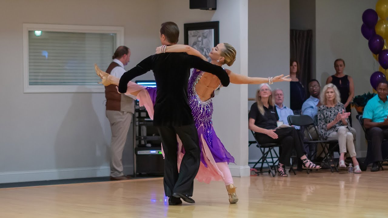 Waltz Show Dance at Ultimate Ballroom Dance Studio - YouTube