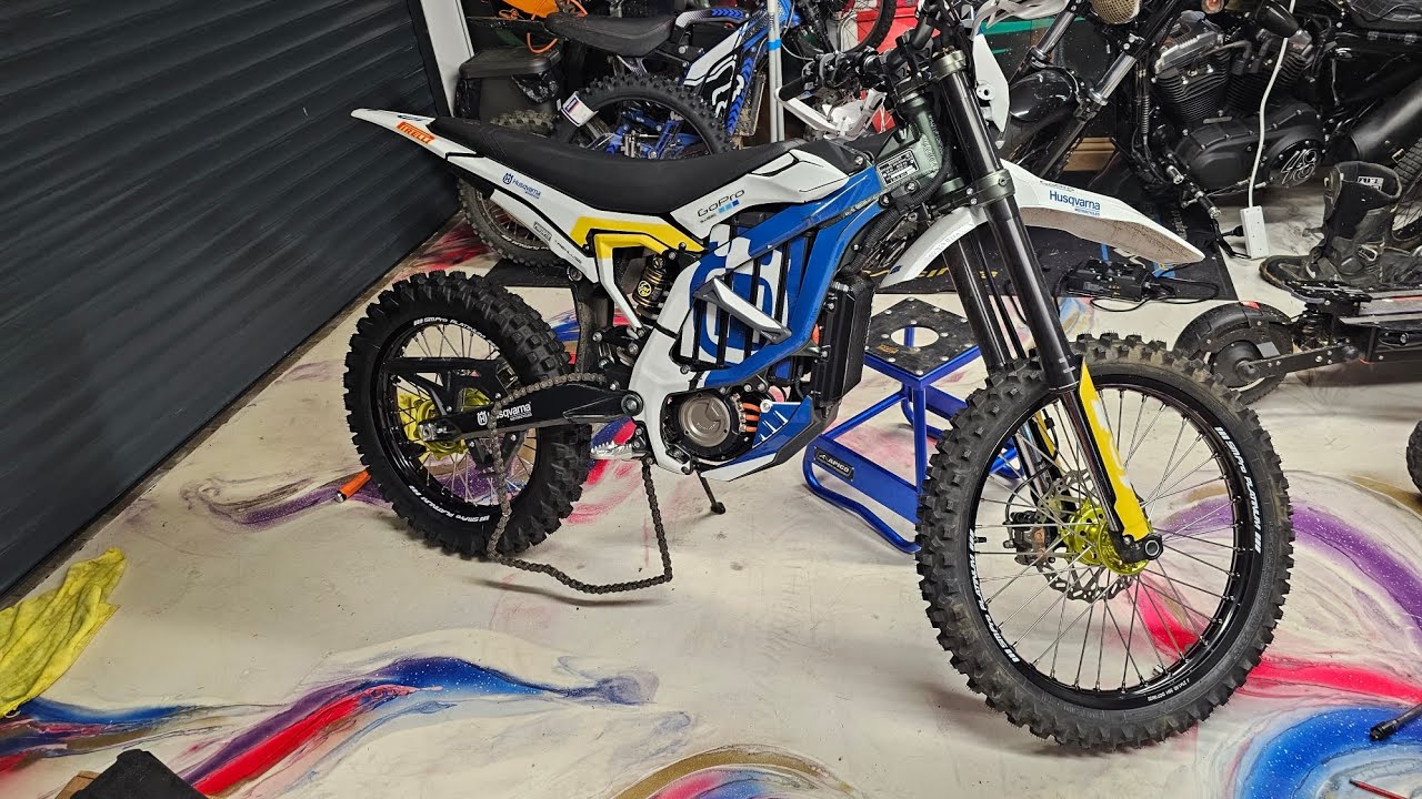 Surron Ultra bee upgraded wheels in the Quarry. - YouTube