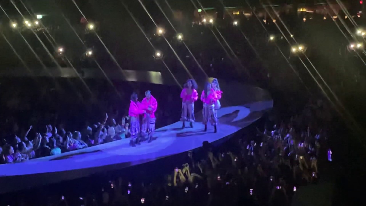 Ariana Grande: 7 Rings Live - Sweetener World Tour Amsterdam - August ...