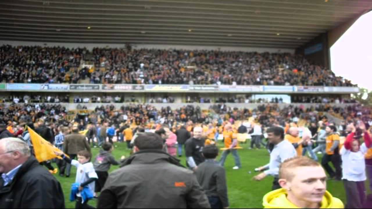 Wolves vs Blackburn - Pitch Invasion - 22nd May 2011 - YouTube