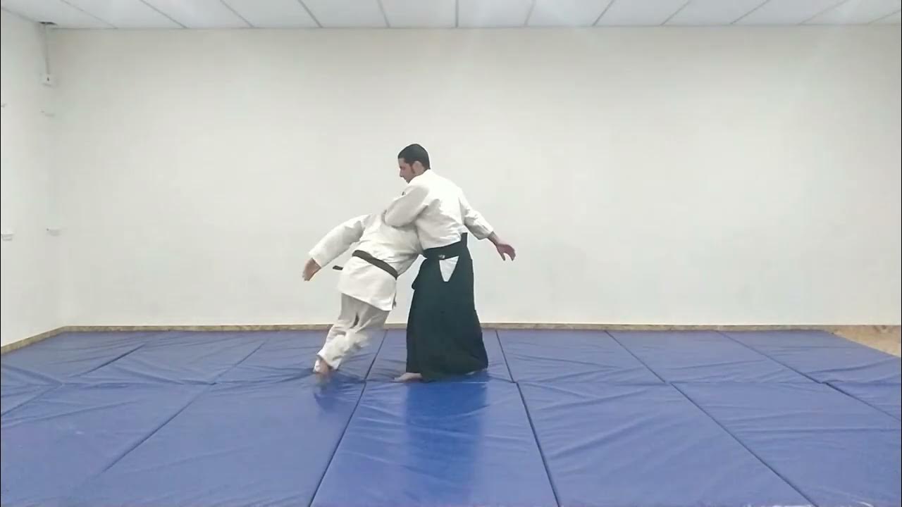 Aikido Basic Techniques: Ushiro ryo kata dori Irimi nage 後両肩取り入身投げ וואדוקאן דוג'ו - אייקידו פרדס ...