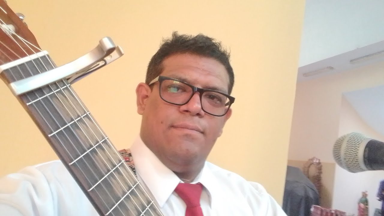 A LOS GRANOS DEL PAN (Cover Robert Quezada) guitarra y voz - YouTube