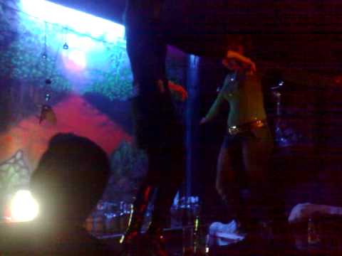 barmanki igraqt kiu4ek v diskoteka tarrot-ESPANIA