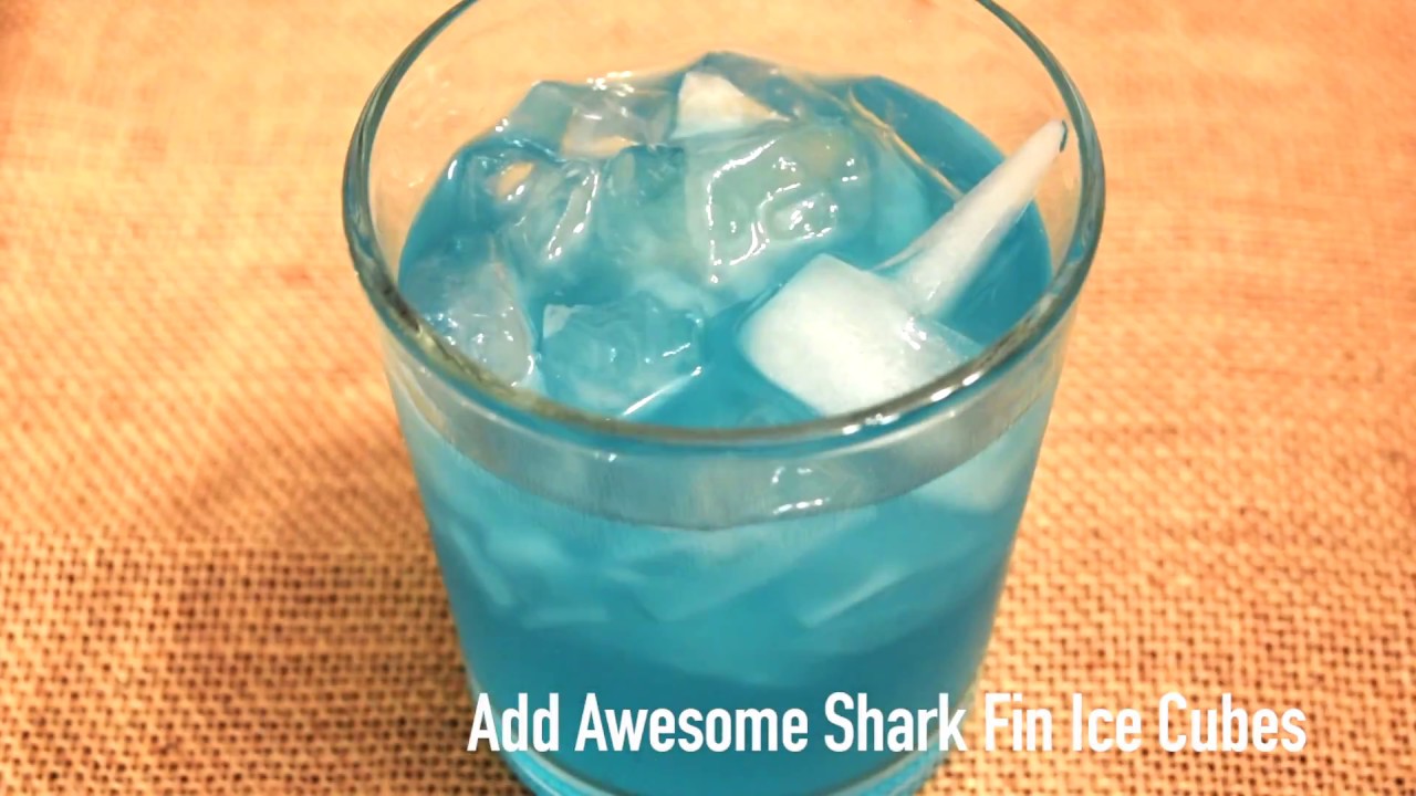 Cocktail: Shark Bite - YouTube