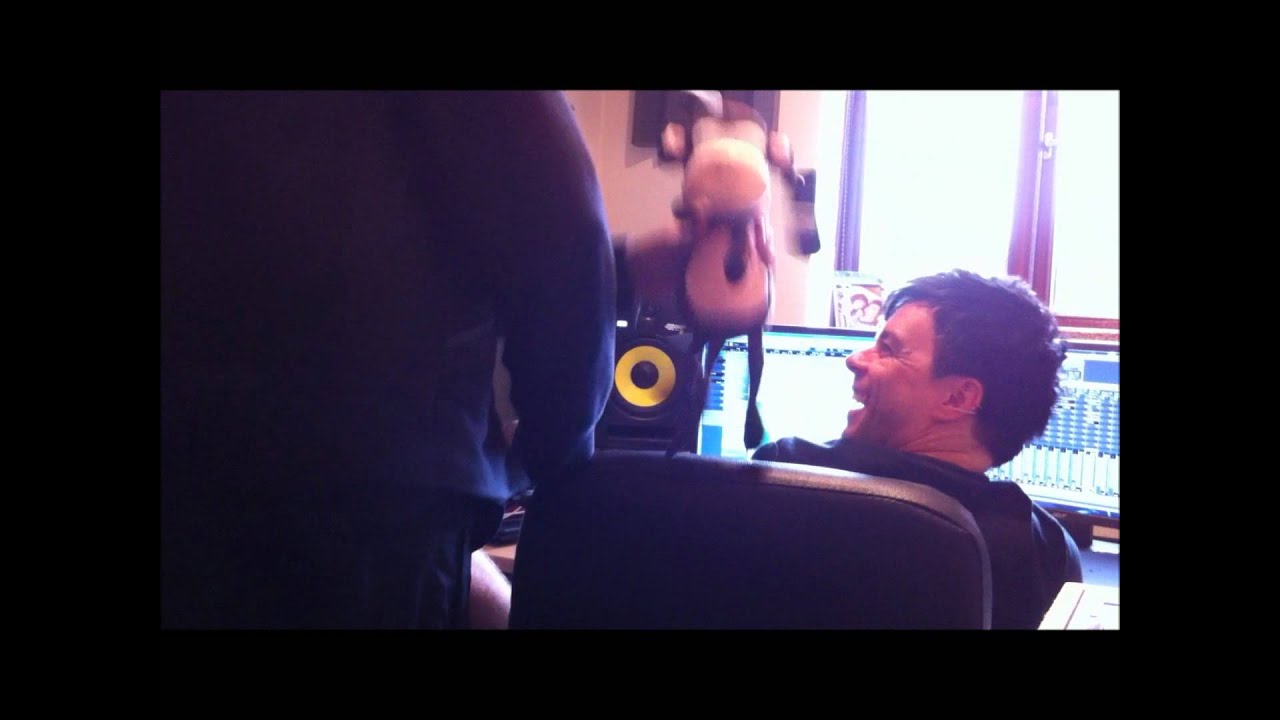 Digital Junkies vs Cally & Juice feat. Natski - Watching The Skys ...