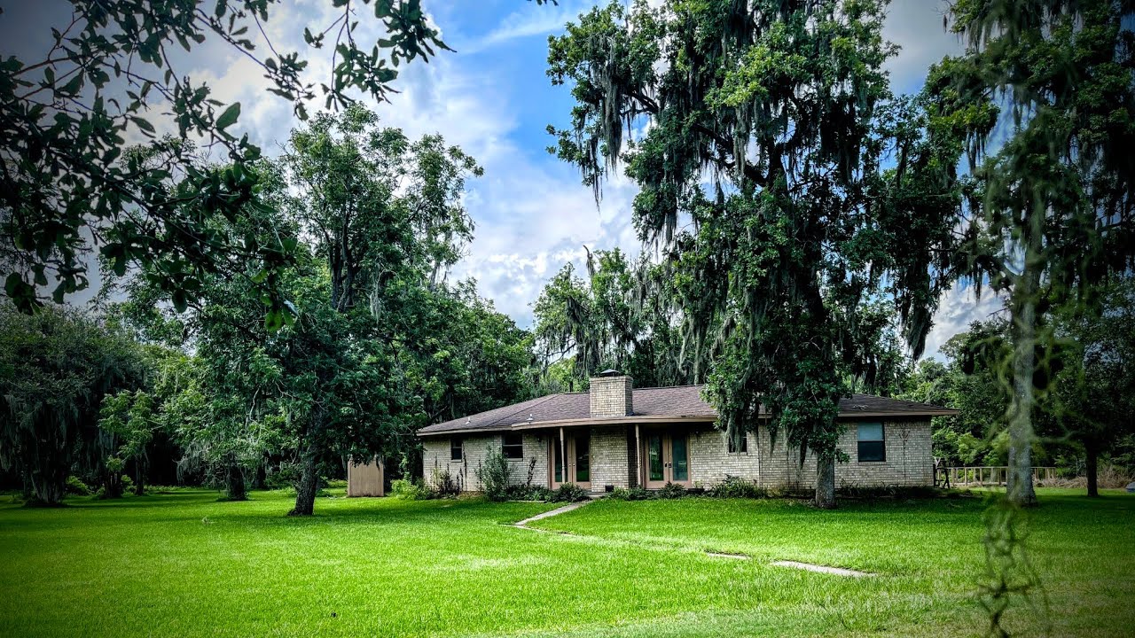 Seven Acre Track with a House, pond and pool - American Reality ...