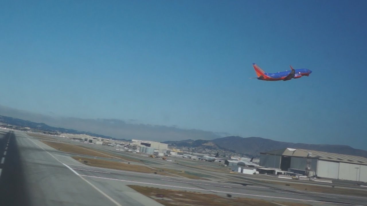 Parallel Takeoff @ SFO - YouTube