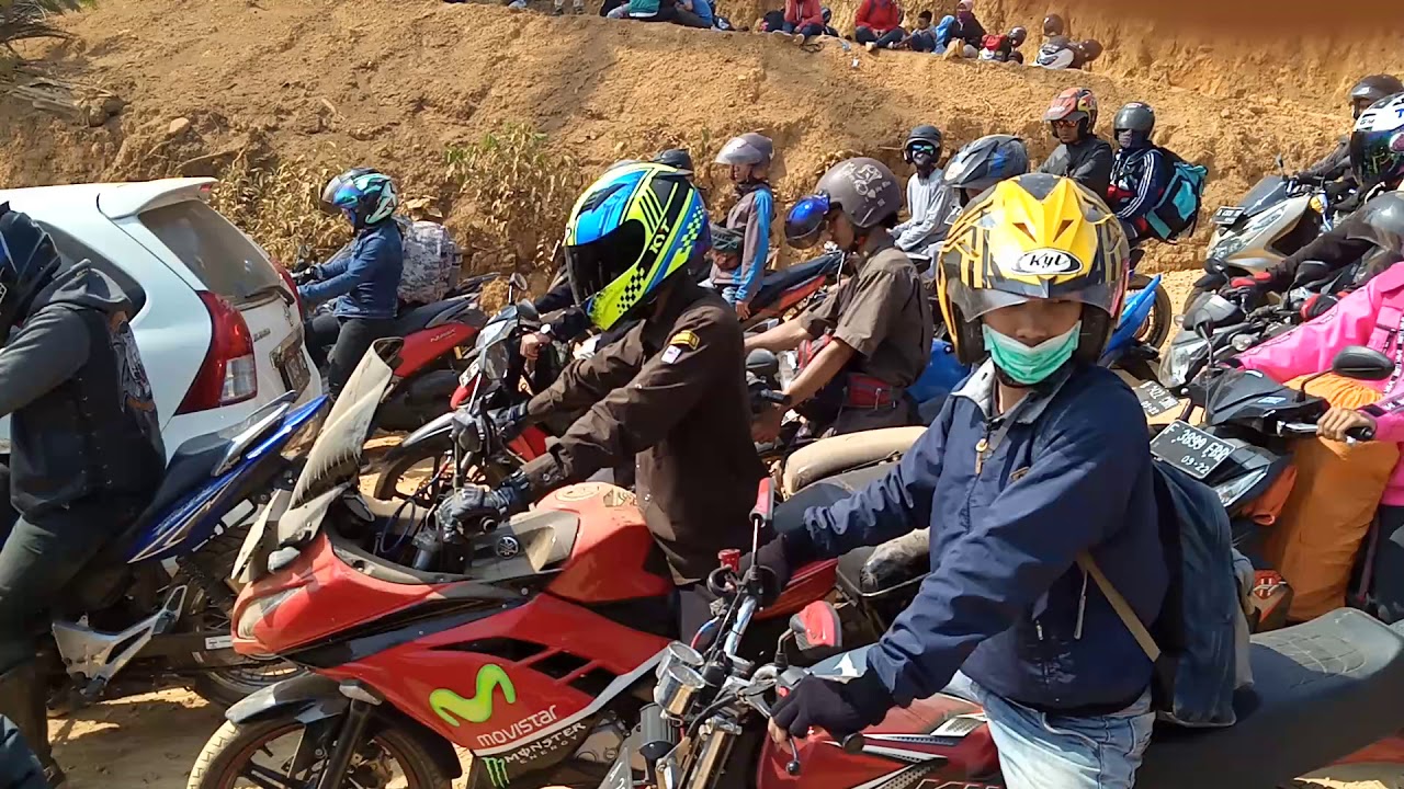 Weekend negeri diatas awan Gunung Luhur Citorek, supeeer macet - YouTube